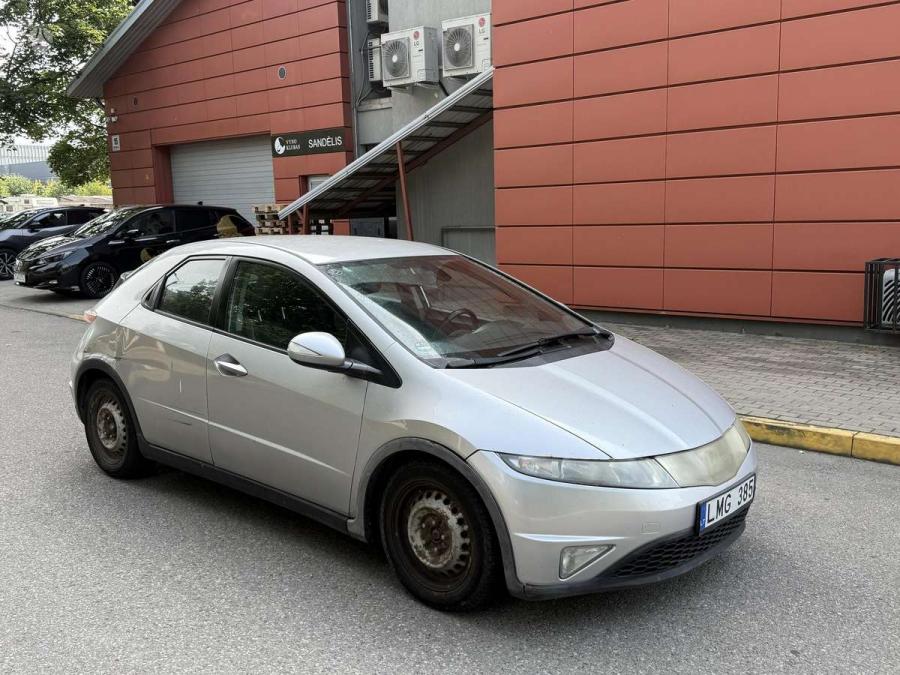 Grey Honda Civic 2006 in Vilnius, with an engine capacity of 2.20 L and mileage of 210 thousand km for 550 €, photo 1 on AUTOMOTO.COM.LV