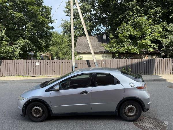 Grey Honda Civic 2006 in Vilnius, with an engine capacity of 2.20 L and mileage of 210 thousand km for 550 €, photo 5 on AUTOMOTO.COM.LV