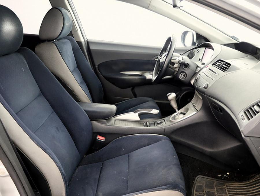 Pelēks Honda Civic 2006 Tallina, ar dzinēja tilpumu 1.80 L un nobraukumu 313 tūkst. km par 599 €, foto 7 vietnē AUTOMOTO.COM.LV