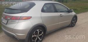 Pelēks Honda Civic 2006 Daugavpils, ar dzinēja tilpumu 1.80 L un nobraukumu 188 tūkst. km par 3550 €, foto 4 vietnē AUTOMOTO.COM.LV