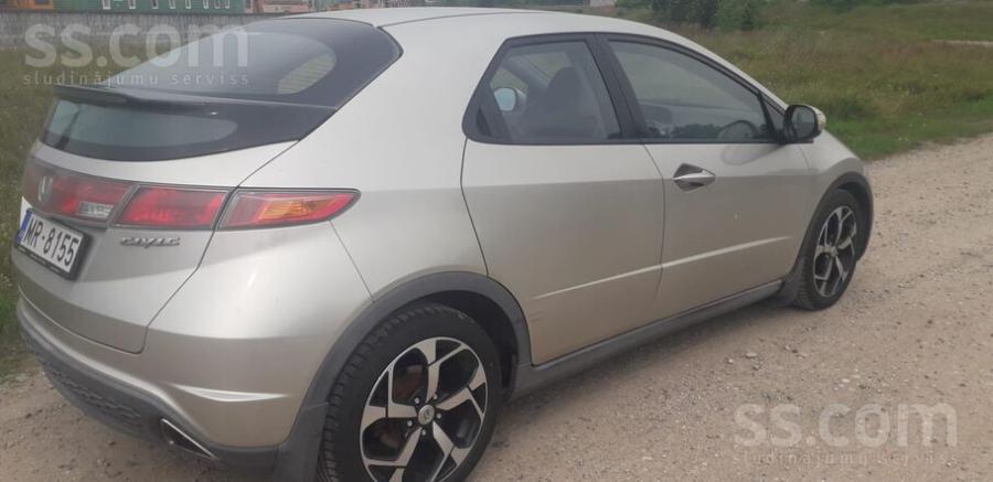 Pelēks Honda Civic 2006 Daugavpils, ar dzinēja tilpumu 1.80 L un nobraukumu 188 tūkst. km par 3550 €, foto 4 vietnē AUTOMOTO.COM.LV