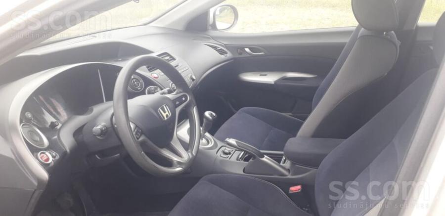Pelēks Honda Civic 2006 Daugavpils, ar dzinēja tilpumu 1.80 L un nobraukumu 188 tūkst. km par 3550 €, foto 6 vietnē AUTOMOTO.COM.LV