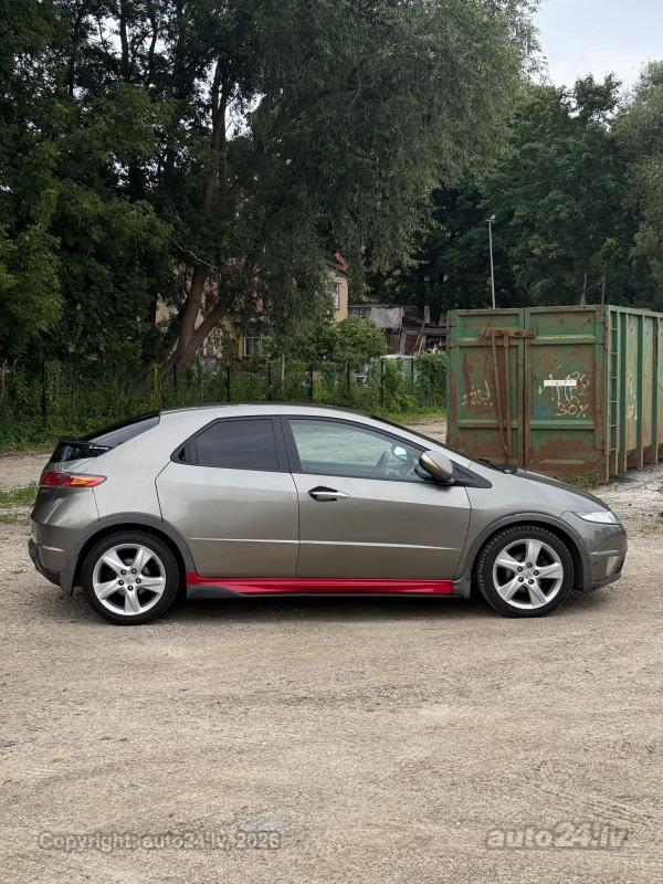 Pelēks Honda Civic 2006 Rīga, ar dzinēja tilpumu 1.80 L un nobraukumu 111 tūkst. km par 3500 €, foto 4 vietnē AUTOMOTO.COM.LV