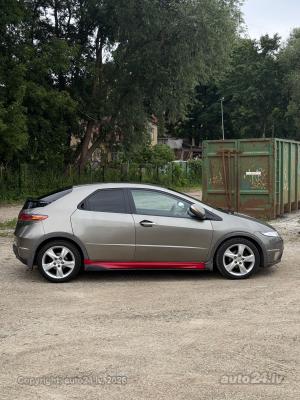 Grey Honda Civic 2006 in Riga, with an engine capacity of 1.80 L and mileage of 111 thousand km for 3500 €, photo 5 on AUTOMOTO.COM.LV