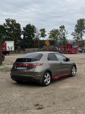 Grey Honda Civic 2006 in Riga, with an engine capacity of 1.80 L and mileage of 111 thousand km for 3500 €, photo 6 on AUTOMOTO.COM.LV