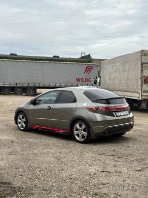 Grey Honda Civic 2006 in Riga, with an engine capacity of 1.80 L and mileage of 111 thousand km for 3500 €, photo 8 on AUTOMOTO.COM.LV