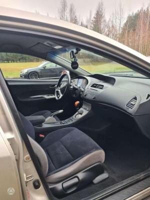 Grey Honda Civic 2006 in Vilnius, with an engine capacity of 2.20 L and mileage of 220 thousand km for 800 €, photo 9 on AUTOMOTO.COM.LV