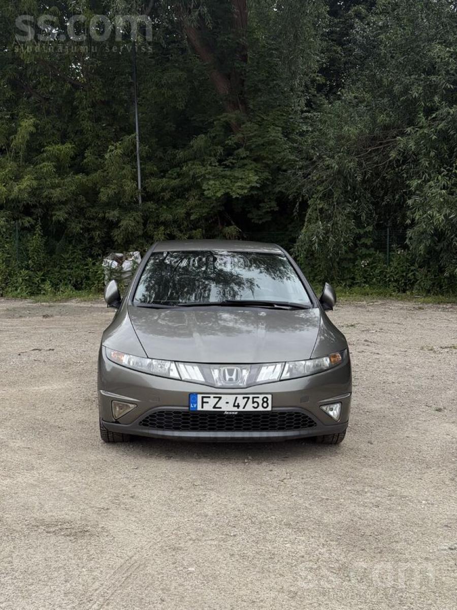 Grey Honda Civic 2006 in Riga, with an engine capacity of 1.80 L and mileage of 112 thousand km for 3500 €, photo 3 on AUTOMOTO.COM.LV