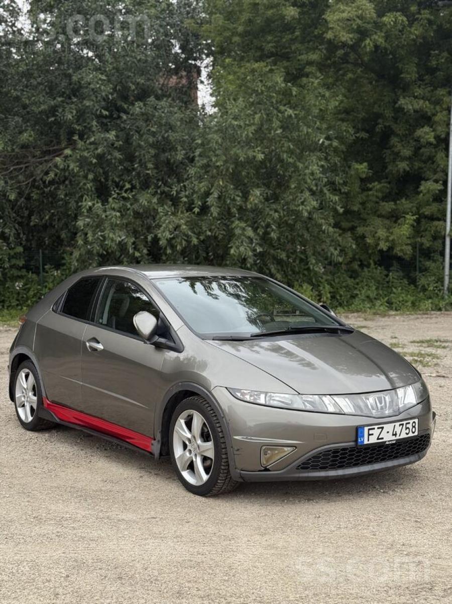 Grey Honda Civic 2006 in Riga, with an engine capacity of 1.80 L and mileage of 112 thousand km for 3500 €, photo 4 on AUTOMOTO.COM.LV