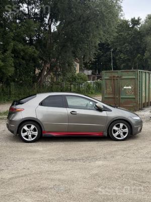 Grey Honda Civic 2006 in Riga, with an engine capacity of 1.80 L and mileage of 112 thousand km for 3500 €, photo 5 on AUTOMOTO.COM.LV