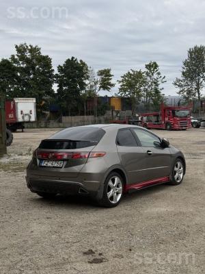 Grey Honda Civic 2006 in Riga, with an engine capacity of 1.80 L and mileage of 112 thousand km for 3500 €, photo 6 on AUTOMOTO.COM.LV