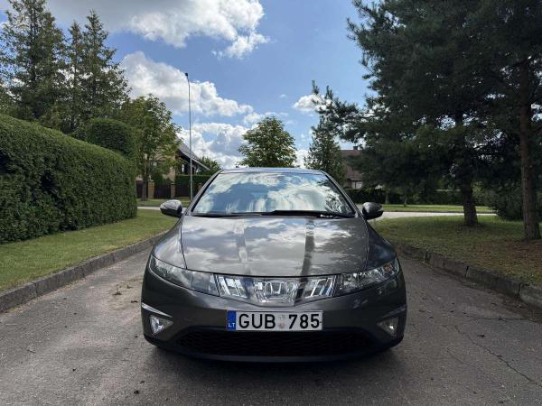Grey Honda Civic 2006 in Alytus, with an engine capacity of 2.20 L and mileage of 271 thousand km for 1650 €, photo 2 on AUTOMOTO.COM.LV