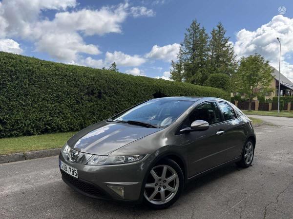 Grey Honda Civic 2006 in Alytus, with an engine capacity of 2.20 L and mileage of 271 thousand km for 1650 €, photo 3 on AUTOMOTO.COM.LV