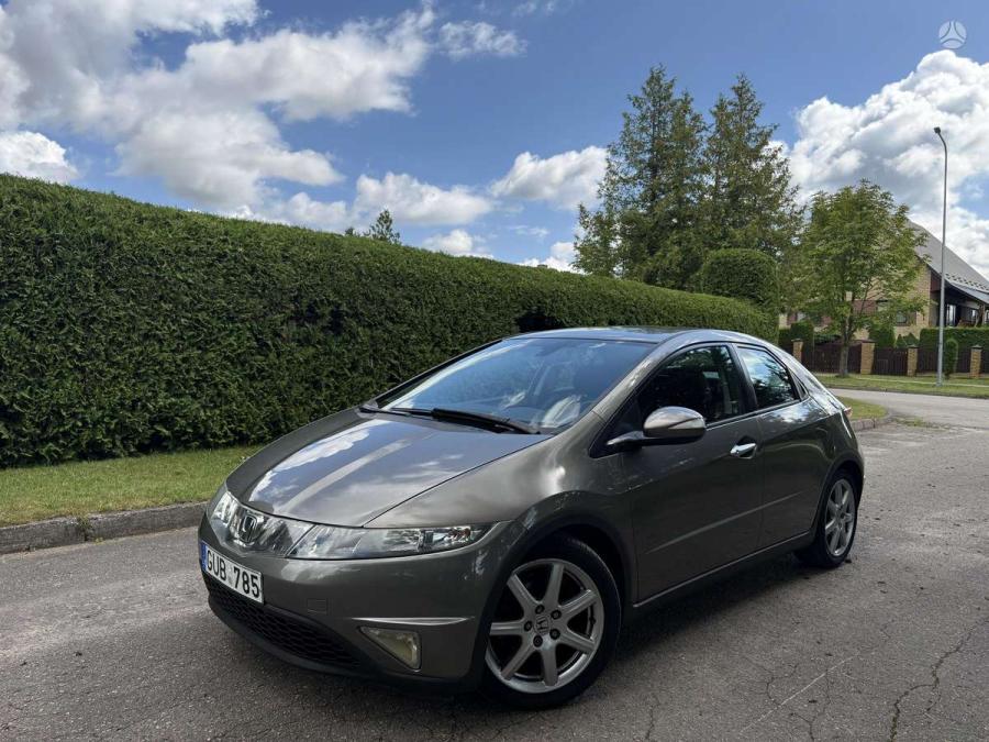 Grey Honda Civic 2006 in Alytus, with an engine capacity of 2.20 L and mileage of 271 thousand km for 1650 €, photo 4 on AUTOMOTO.COM.LV