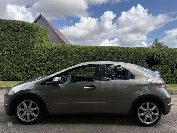 Grey Honda Civic 2006 in Alytus, with an engine capacity of 2.20 L and mileage of 271 thousand km for 1650 €, photo 4 on AUTOMOTO.COM.LV