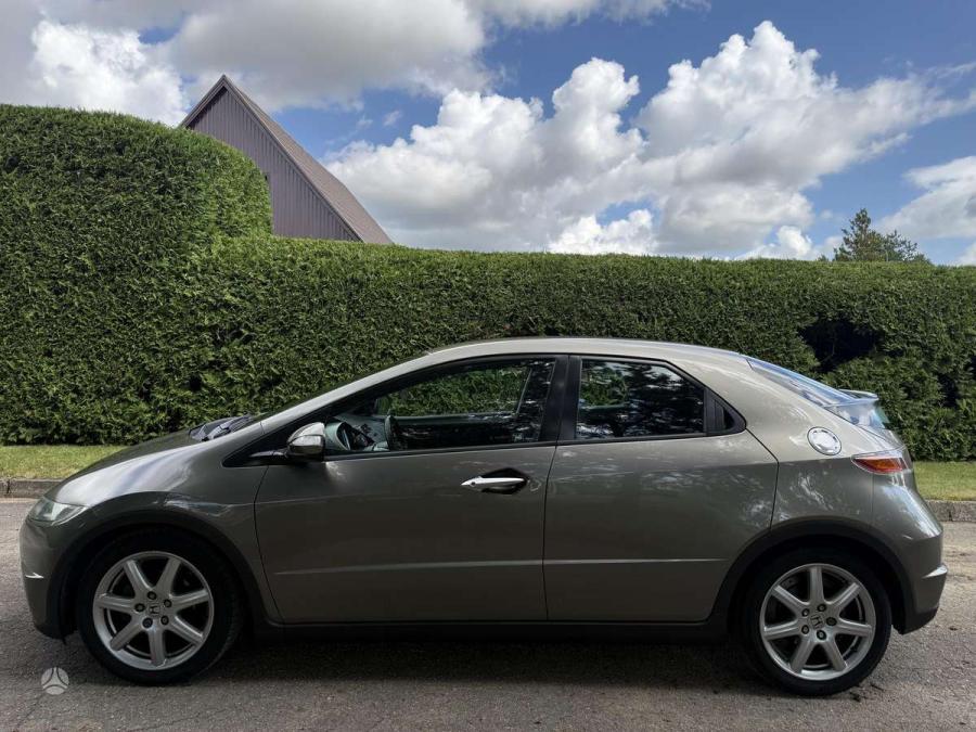Grey Honda Civic 2006 in Alytus, with an engine capacity of 2.20 L and mileage of 271 thousand km for 1650 €, photo 5 on AUTOMOTO.COM.LV