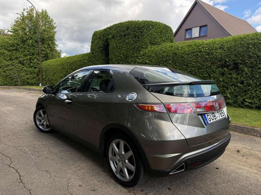 Grey Honda Civic 2006 in Alytus, with an engine capacity of 2.20 L and mileage of 271 thousand km for 1650 €, photo 6 on AUTOMOTO.COM.LV