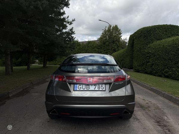 Grey Honda Civic 2006 in Alytus, with an engine capacity of 2.20 L and mileage of 271 thousand km for 1650 €, photo 6 on AUTOMOTO.COM.LV