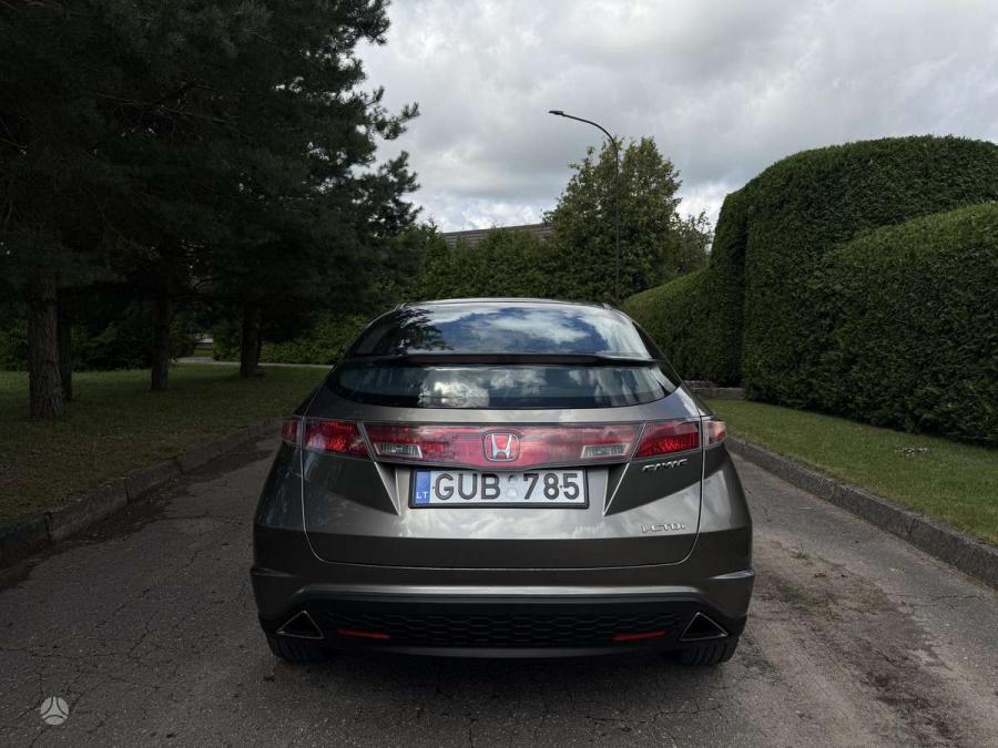 Grey Honda Civic 2006 in Alytus, with an engine capacity of 2.20 L and mileage of 271 thousand km for 1650 €, photo 7 on AUTOMOTO.COM.LV