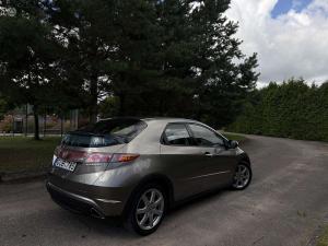 Grey Honda Civic 2006 in Alytus, with an engine capacity of 2.20 L and mileage of 271 thousand km for 1650 €, photo 8 on AUTOMOTO.COM.LV