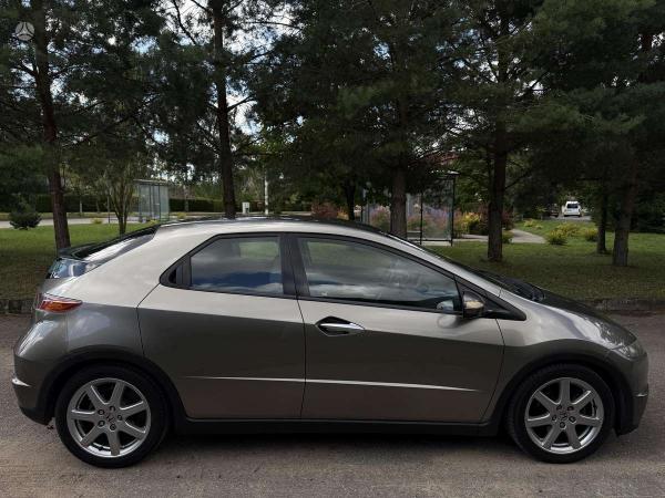 Grey Honda Civic 2006 in Alytus, with an engine capacity of 2.20 L and mileage of 271 thousand km for 1650 €, photo 8 on AUTOMOTO.COM.LV