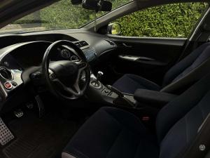 Grey Honda Civic 2006 in Alytus, with an engine capacity of 2.20 L and mileage of 271 thousand km for 1650 €, photo 10 on AUTOMOTO.COM.LV