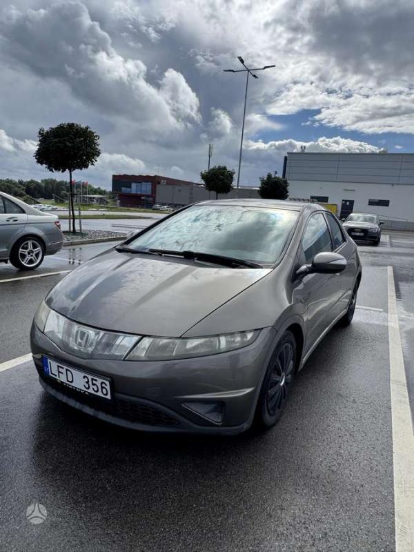 Grey Honda Civic 2006 in Kaunas, with an engine capacity of 2.20 L and mileage of 322 thousand km for 1350 €, photo 1 on AUTOMOTO.COM.LV
