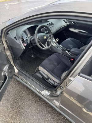 Grey Honda Civic 2006 in Kaunas, with an engine capacity of 2.20 L and mileage of 322 thousand km for 1350 €, photo 7 on AUTOMOTO.COM.LV