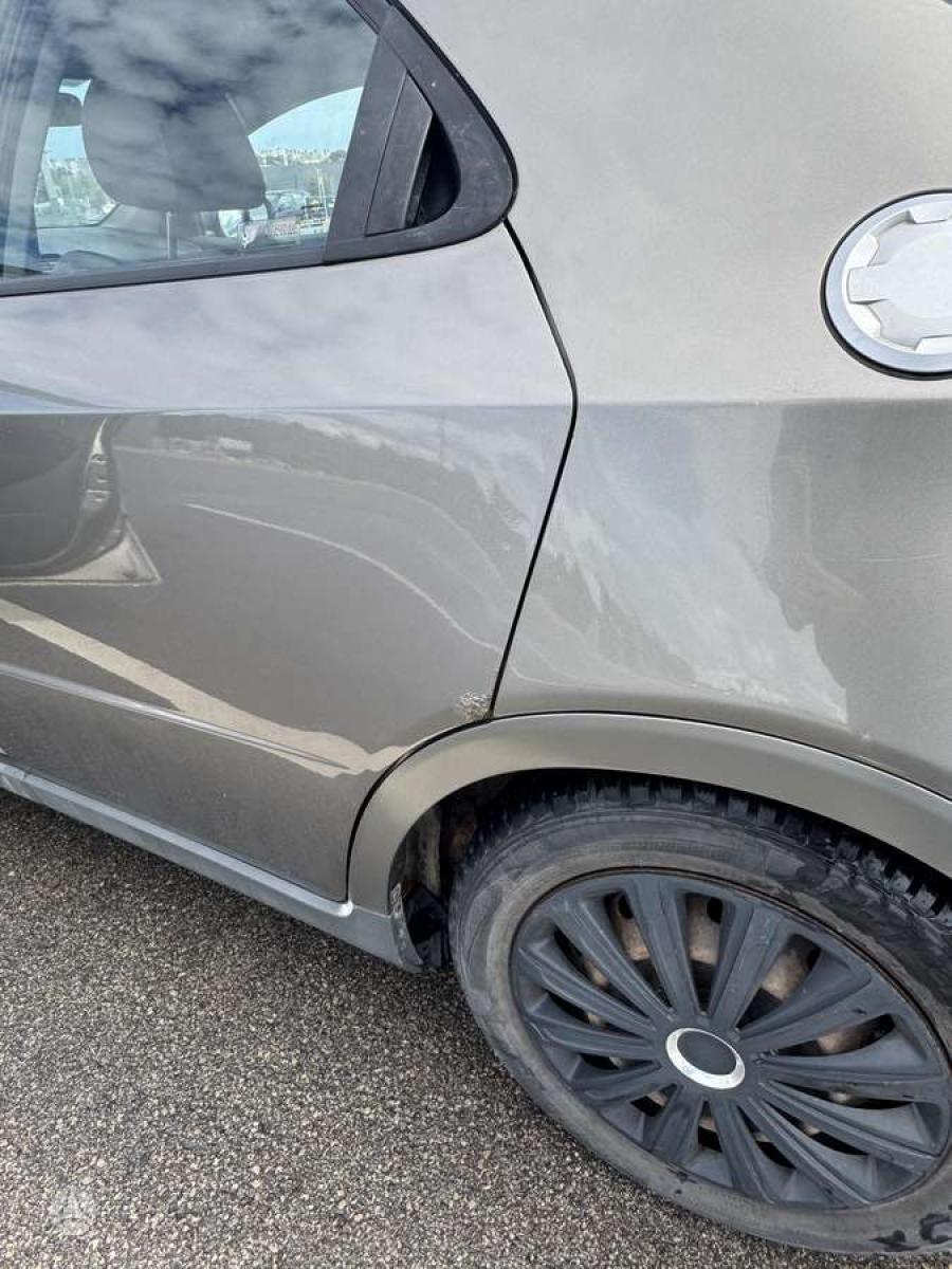 Grey Honda Civic 2006 in Kaunas, with an engine capacity of 2.20 L and mileage of 322 thousand km for 1350 €, photo 9 on AUTOMOTO.COM.LV