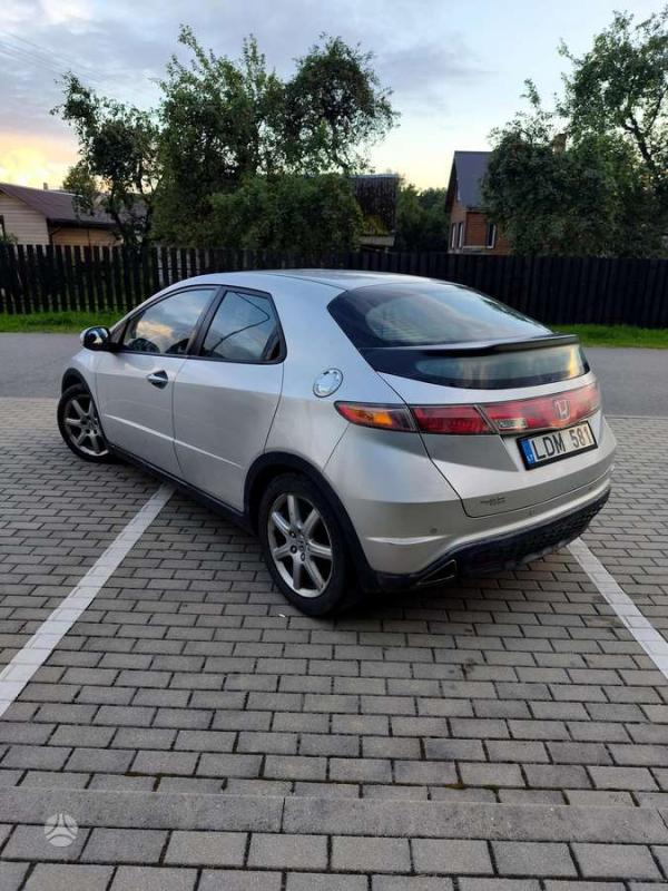 Honda Civic 2006 Trakai vietnē Pelēks Honda Civic 2006 Trakai, ar dzinēja tilpumu 2.20 L un nobraukumu 321 tūkst. km par 1200 €, foto 3 vietnē AUTOMOTO.COM.LV