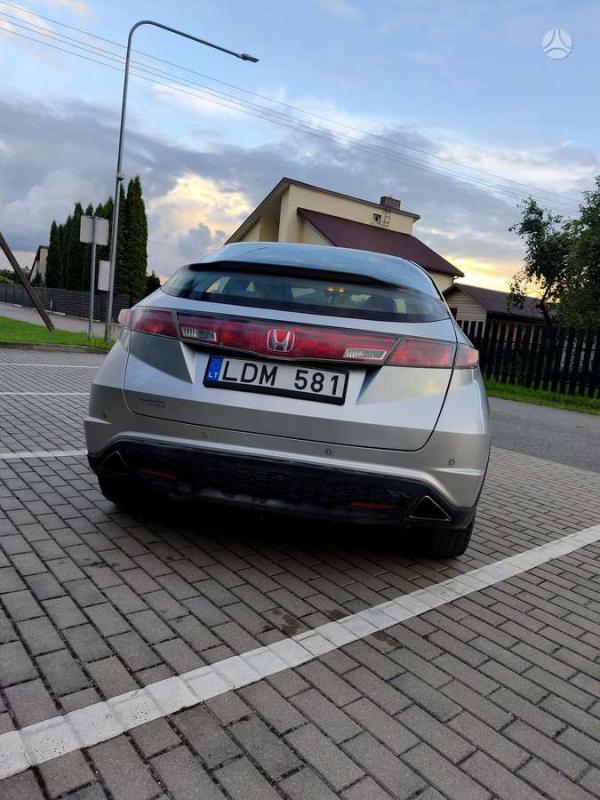Honda Civic 2006 Trakai vietnē Pelēks Honda Civic 2006 Trakai, ar dzinēja tilpumu 2.20 L un nobraukumu 321 tūkst. km par 1200 €, foto 4 vietnē AUTOMOTO.COM.LV