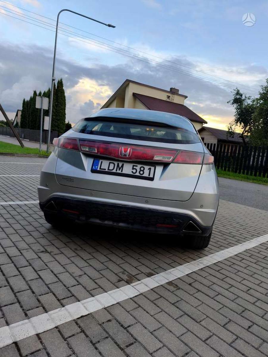 Pelēks Honda Civic 2006 Trakai, ar dzinēja tilpumu 2.20 L un nobraukumu 321 tūkst. km par 1200 €, foto 4 vietnē AUTOMOTO.COM.LV