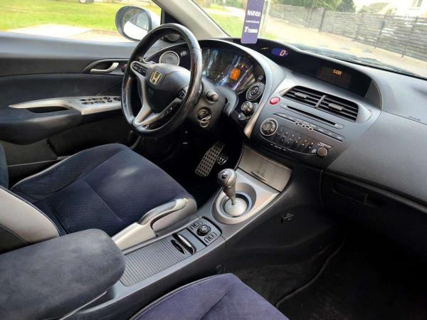 Honda Civic 2006 Trakai vietnē Pelēks Honda Civic 2006 Trakai, ar dzinēja tilpumu 2.20 L un nobraukumu 321 tūkst. km par 1200 €, foto 5 vietnē AUTOMOTO.COM.LV