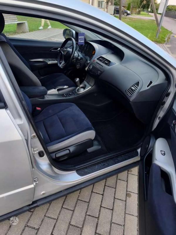 Honda Civic 2006 Trakai vietnē Pelēks Honda Civic 2006 Trakai, ar dzinēja tilpumu 2.20 L un nobraukumu 321 tūkst. km par 1200 €, foto 8 vietnē AUTOMOTO.COM.LV