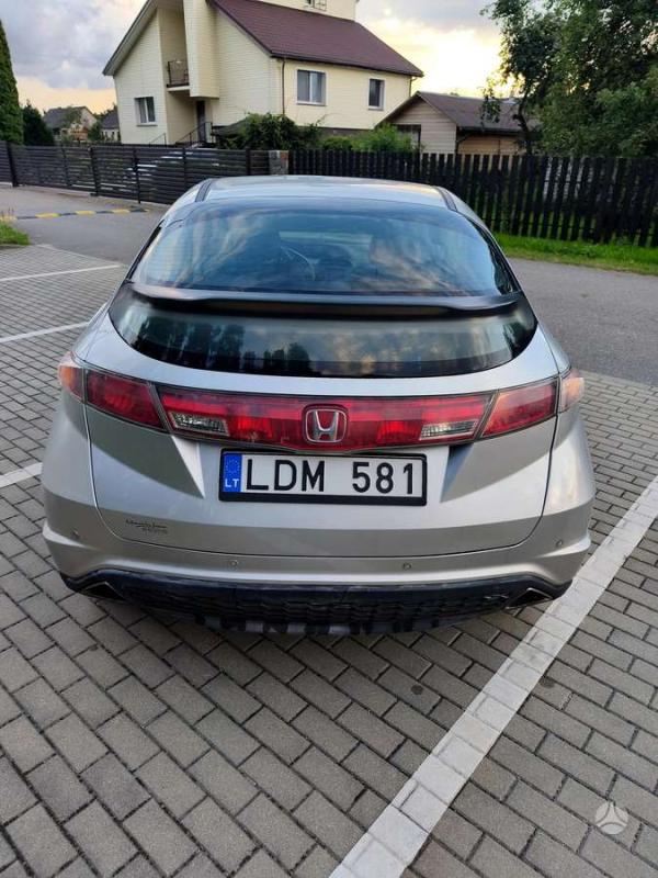 Honda Civic 2006 Trakai vietnē Pelēks Honda Civic 2006 Trakai, ar dzinēja tilpumu 2.20 L un nobraukumu 321 tūkst. km par 1200 €, foto 10 vietnē AUTOMOTO.COM.LV