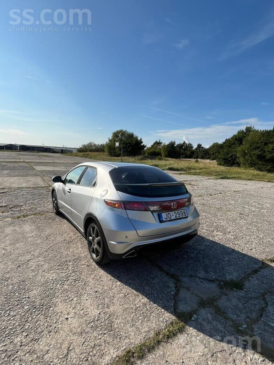 Grey Honda Civic 2006 in Liepaja, with an engine capacity of 2.20 L and mileage of 275 thousand km for 1100 €, photo 3 on AUTOMOTO.COM.LV