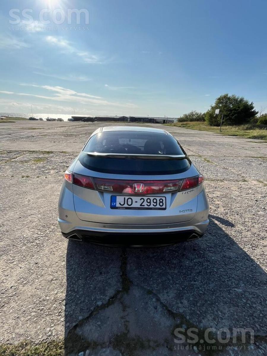 Grey Honda Civic 2006 in Liepaja, with an engine capacity of 2.20 L and mileage of 275 thousand km for 1100 €, photo 4 on AUTOMOTO.COM.LV