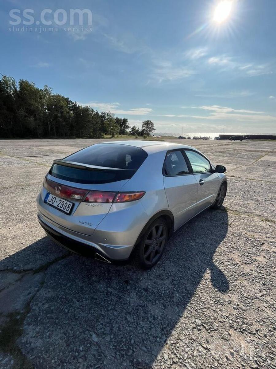 Grey Honda Civic 2006 in Liepaja, with an engine capacity of 2.20 L and mileage of 275 thousand km for 1100 €, photo 5 on AUTOMOTO.COM.LV