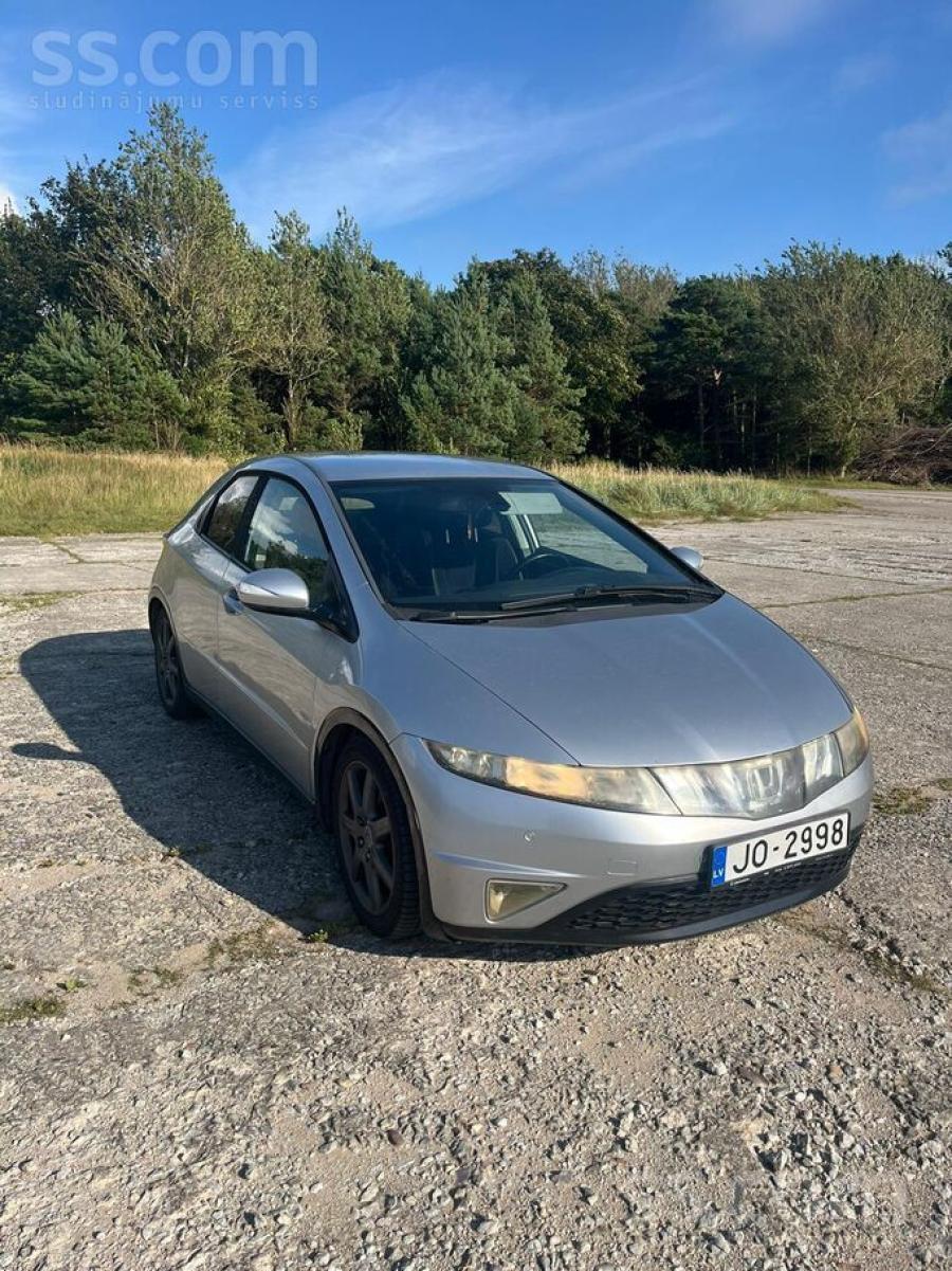 Grey Honda Civic 2006 in Liepaja, with an engine capacity of 2.20 L and mileage of 275 thousand km for 1100 €, photo 6 on AUTOMOTO.COM.LV