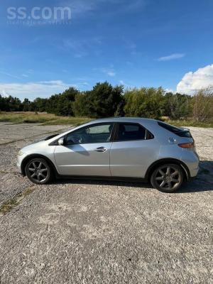 Grey Honda Civic 2006 in Liepaja, with an engine capacity of 2.20 L and mileage of 275 thousand km for 1100 €, photo 7 on AUTOMOTO.COM.LV