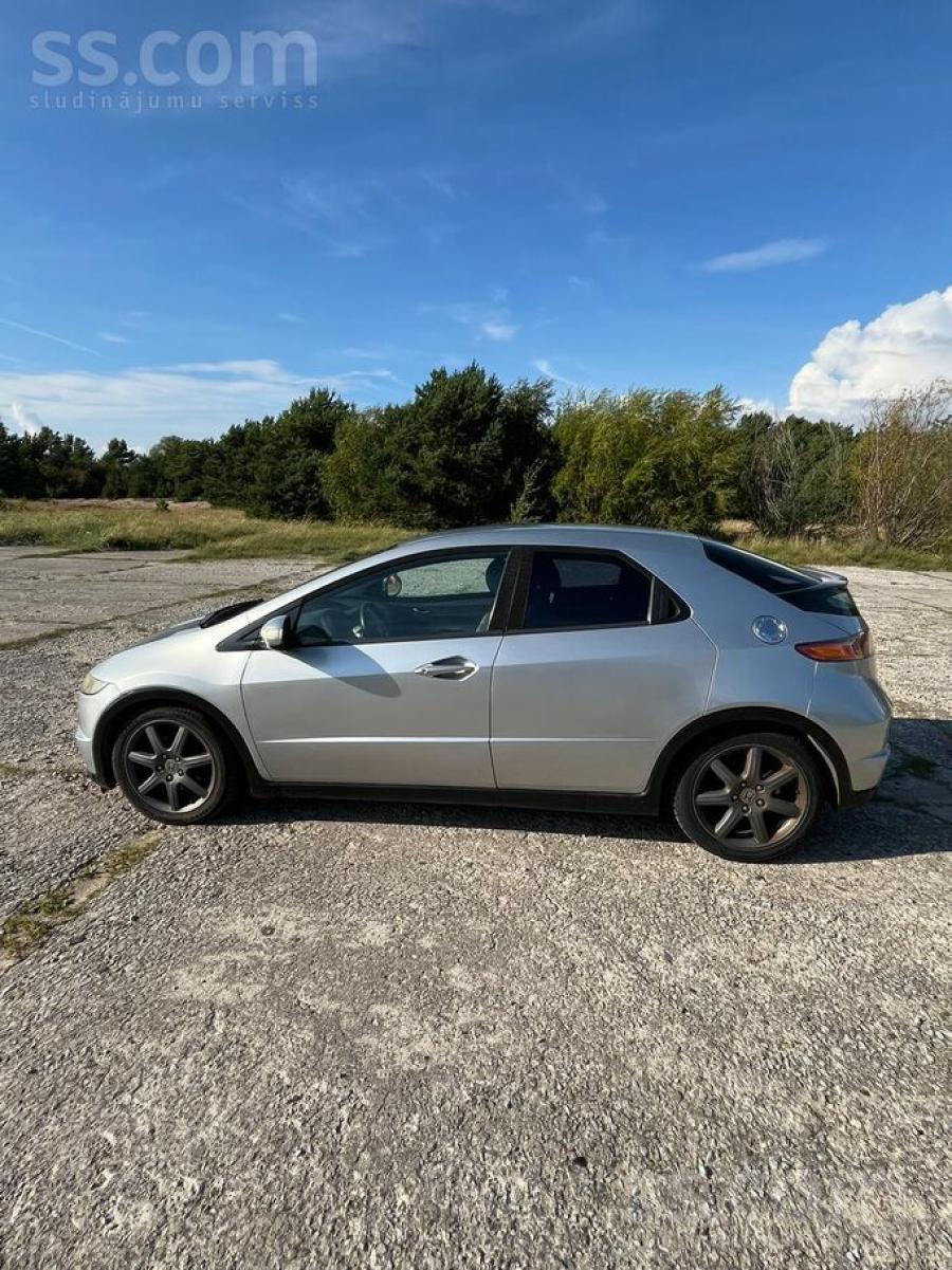 Grey Honda Civic 2006 in Liepaja, with an engine capacity of 2.20 L and mileage of 275 thousand km for 1100 €, photo 7 on AUTOMOTO.COM.LV