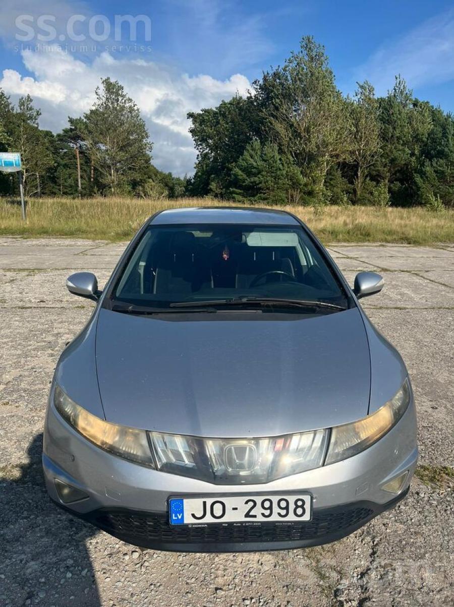 Grey Honda Civic 2006 in Liepaja, with an engine capacity of 2.20 L and mileage of 275 thousand km for 1100 €, photo 8 on AUTOMOTO.COM.LV