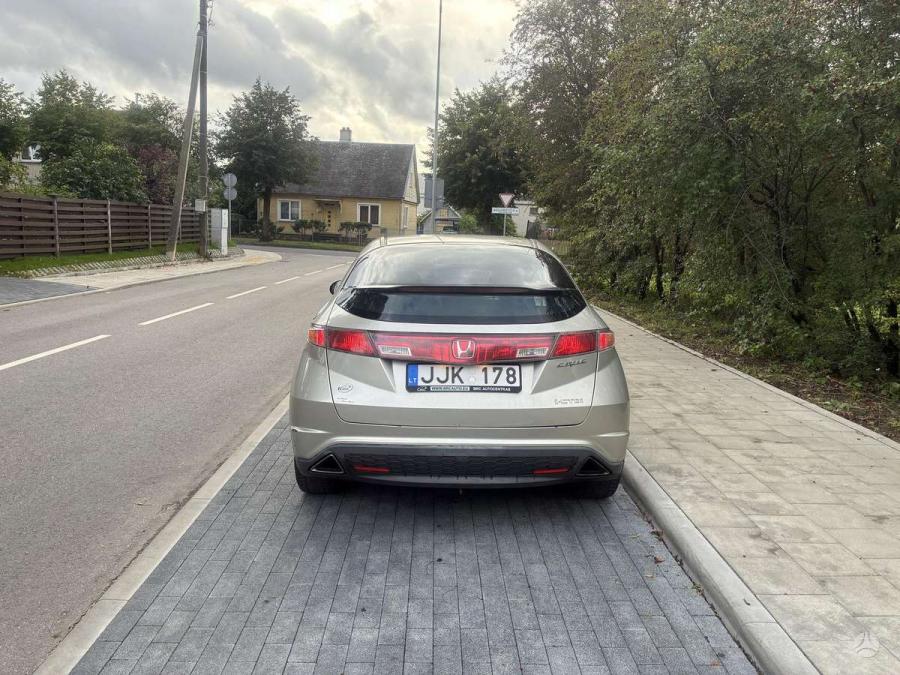 Pelēks Honda Civic 2006 Panevēža, ar dzinēja tilpumu 2.20 L un nobraukumu 429 tūkst. km par 1600 €, foto 3 vietnē AUTOMOTO.COM.LV