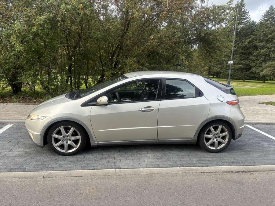 Pelēks Honda Civic 2006 Panevēža, ar dzinēja tilpumu 2.20 L un nobraukumu 429 tūkst. km par 1600 €, foto 5 vietnē AUTOMOTO.COM.LV