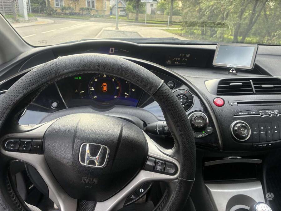 Pelēks Honda Civic 2006 Panevēža, ar dzinēja tilpumu 2.20 L un nobraukumu 429 tūkst. km par 1600 €, foto 7 vietnē AUTOMOTO.COM.LV