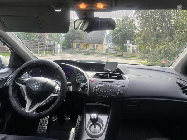 Honda Civic 2006 in Panevezys on AUTOMOTO.COM.LV Grey Honda Civic 2006 in Panevezys, with an engine capacity of 2.20 L and mileage of 429 thousand km for 1600 €, photo 11 on AUTOMOTO.COM.LV