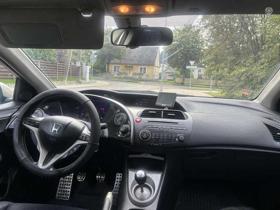 Pelēks Honda Civic 2006 Panevēža, ar dzinēja tilpumu 2.20 L un nobraukumu 429 tūkst. km par 1600 €, foto 11 vietnē AUTOMOTO.COM.LV