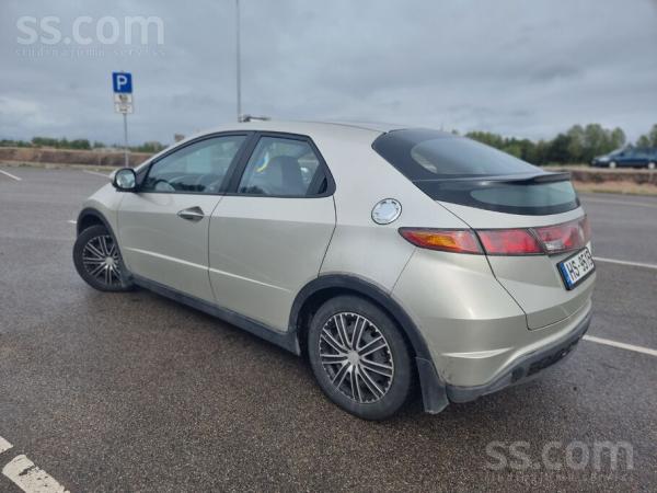 Honda Civic 2006 Rīga vietnē Pelēks Honda Civic 2006 Rīga, ar dzinēja tilpumu 1.30 L un nobraukumu 231 tūkst. km par 1450 €, foto 1 vietnē AUTOMOTO.COM.LV