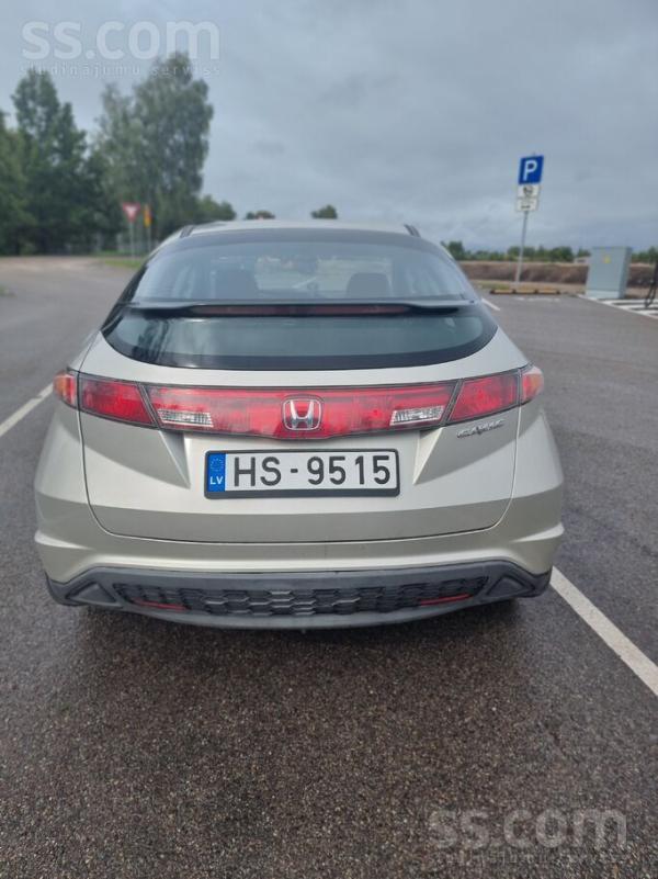 Honda Civic 2006 Rīga vietnē Pelēks Honda Civic 2006 Rīga, ar dzinēja tilpumu 1.30 L un nobraukumu 231 tūkst. km par 1450 €, foto 3 vietnē AUTOMOTO.COM.LV