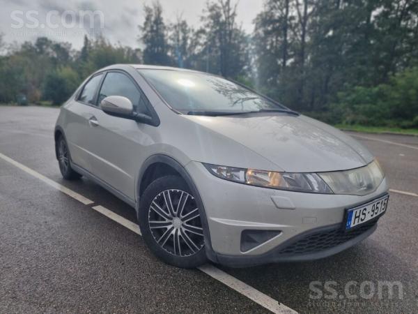 Honda Civic 2006 Rīga vietnē Pelēks Honda Civic 2006 Rīga, ar dzinēja tilpumu 1.30 L un nobraukumu 231 tūkst. km par 1450 €, foto 7 vietnē AUTOMOTO.COM.LV
